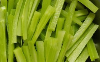 炒莴笋用焯水吗_莴笋焯水多久合适