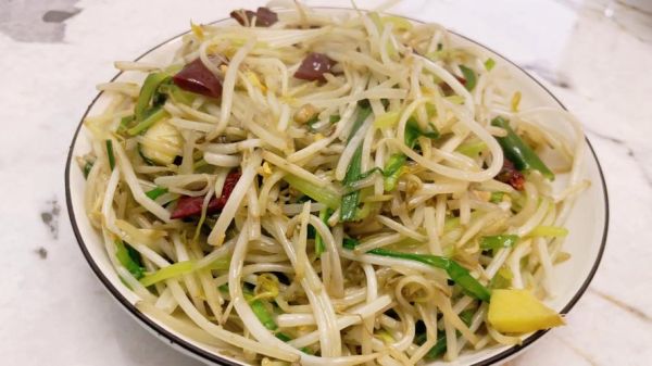 炒绿豆芽怎么炒才脆_绿豆芽焯水还是不焯水-第1张图片-山城妙识 炒绿豆芽怎么炒才脆_绿豆芽焯水还是不焯水-第1张图片-山城妙识