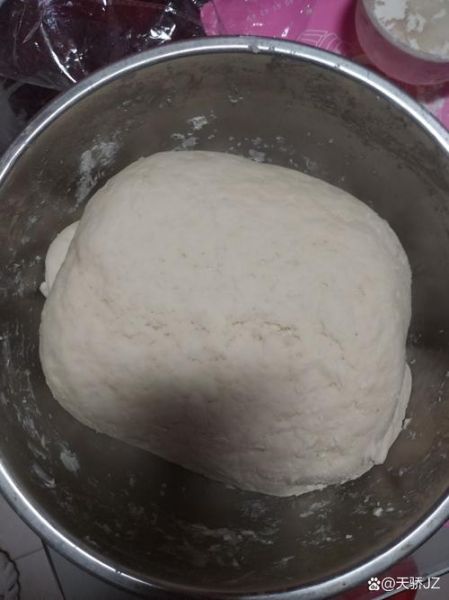 正宗猪肉大葱包子怎么做_发面技巧与馅料配比-第3张图片-山城妙识 正宗猪肉大葱包子怎么做_发面技巧与馅料配比-第3张图片-山城妙识