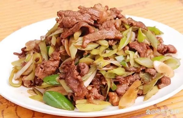 蒜苗炒羊肉怎么炒好吃_羊肉去膻技巧-第3张图片-山城妙识