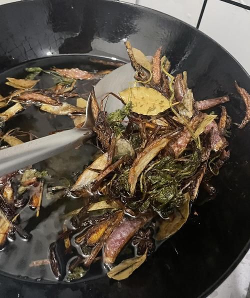 正宗蒜蓉辣酱怎么做_蒜蓉辣酱保存多久-第2张图片-山城妙识