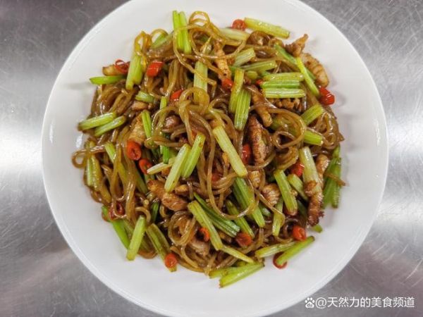 木耳炒粉条怎么炒不坨_木耳炒粉条的家常做法-第3张图片-山城妙识
