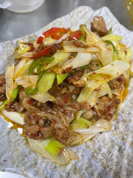 牛肉炒大葱怎么做_牛肉炒大葱用哪个部位-第1张图片-山城妙识