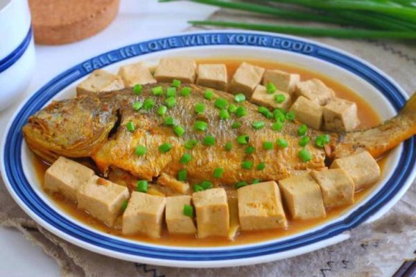 黄鱼炖豆腐怎么做好吃_家常黄鱼炖豆腐的做法窍门-第1张图片-山城妙识