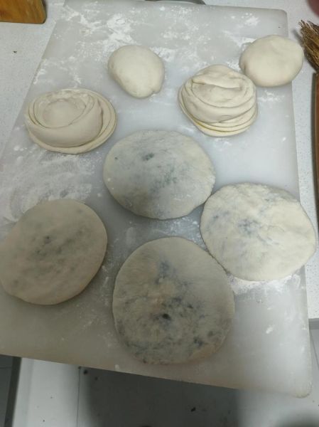 烙油饼怎么做_家常烙油饼的做法步骤-第1张图片-山城妙识