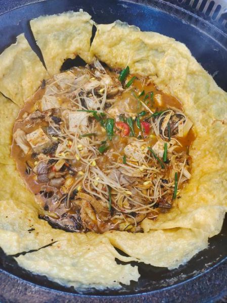 徐州地锅鱼怎么做_徐州地锅鱼最正宗的做法-第1张图片-山城妙识