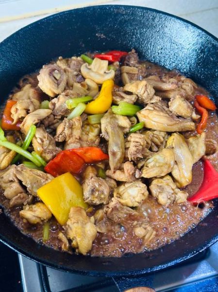 炖鸡肉的做法大全_家常炖鸡怎么做好吃又嫩-第1张图片-山城妙识