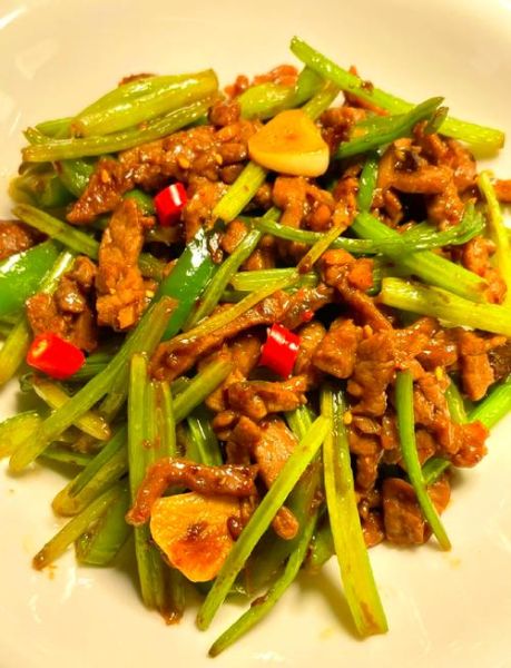 家常小炒牛肉怎么做_小炒牛肉怎么炒才嫩滑-第1张图片-山城妙识 家常小炒牛肉怎么做_小炒牛肉怎么炒才嫩滑-第1张图片-山城妙识