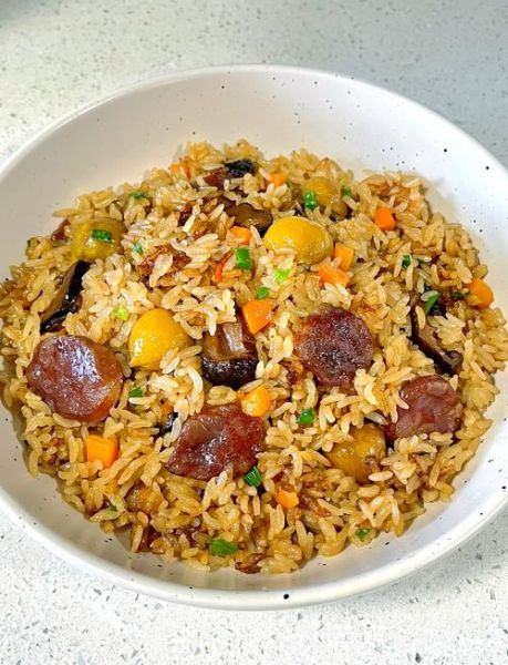 电饭锅腊肠焖饭怎么做_腊肠焖饭水米比例是多少-第1张图片-山城妙识 电饭锅腊肠焖饭怎么做_腊肠焖饭水米比例是多少-第1张图片-山城妙识