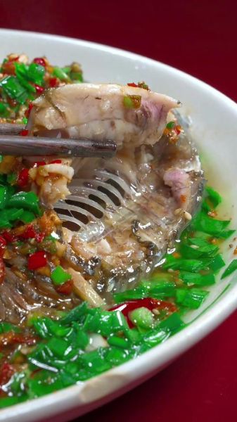 剁椒鲫鱼怎么做_剁椒鲫鱼的家常做法-第2张图片-山城妙识