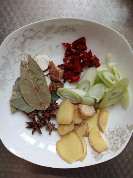 麻辣鸡头怎么做_鸡头去腥技巧-第2张图片-山城妙识 麻辣鸡头怎么做_鸡头去腥技巧-第2张图片-山城妙识