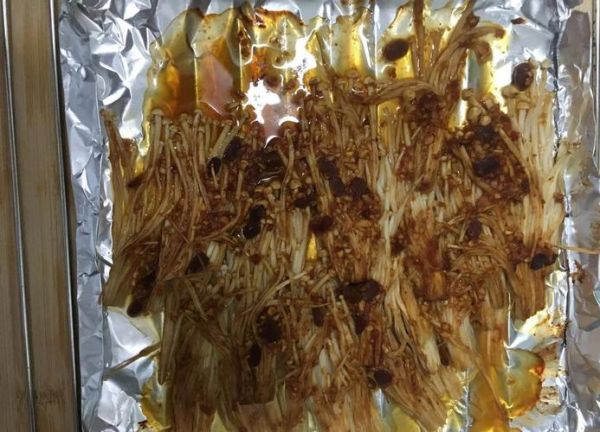 锡纸金针菇怎么做_锡纸金针菇烤箱温度时间-第2张图片-山城妙识 锡纸金针菇怎么做_锡纸金针菇烤箱温度时间-第2张图片-山城妙识