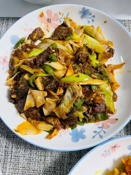 大葱炒肉怎么炒好吃_大葱炒肉用哪个部位肉-第2张图片-山城妙识
