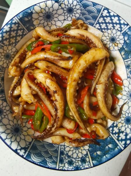 冻大鱿鱼足怎么做好吃_冻大鱿鱼足焯水几分钟-第2张图片-山城妙识