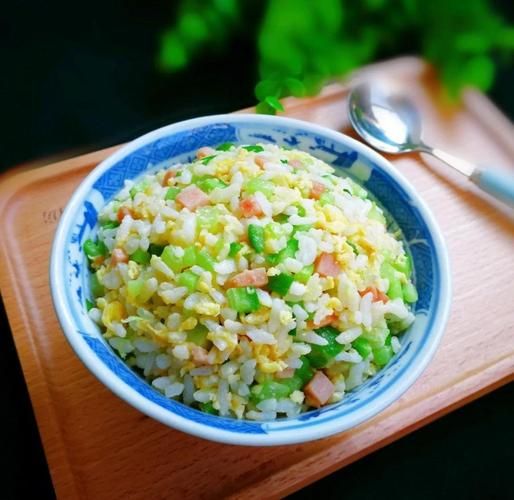 家常炒饭怎么做好吃_炒饭配料有哪些-第3张图片-山城妙识