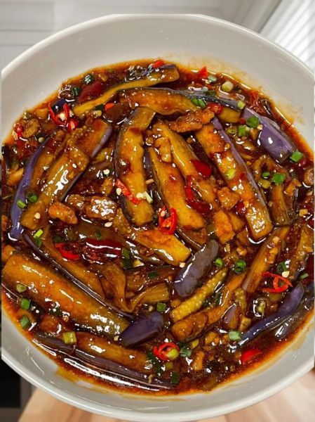 茄子怎么做好吃又简单家常_茄子怎么做不吸油-第1张图片-山城妙识