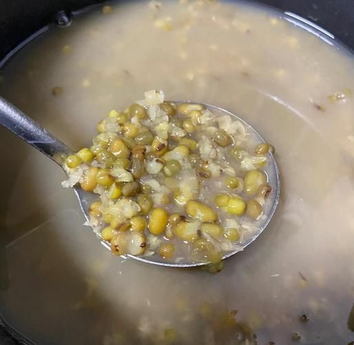 电饭煲煮绿豆粥要泡吗_绿豆粥不溢锅技巧-第1张图片-山城妙识