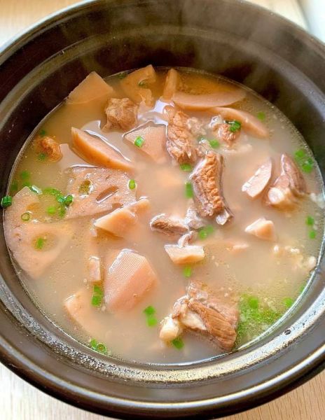 莲藕排骨汤怎么做_莲藕排骨焯水几分钟-第1张图片-山城妙识