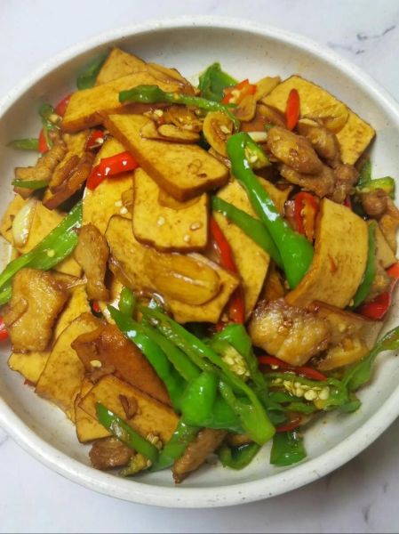 香干炒肉怎么炒才好吃_香干炒肉的做法步骤-第1张图片-山城妙识