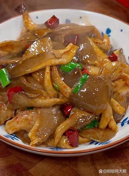 辣椒炒蘑菇怎么做_蘑菇要不要焯水-第2张图片-山城妙识 辣椒炒蘑菇怎么做_蘑菇要不要焯水-第2张图片-山城妙识