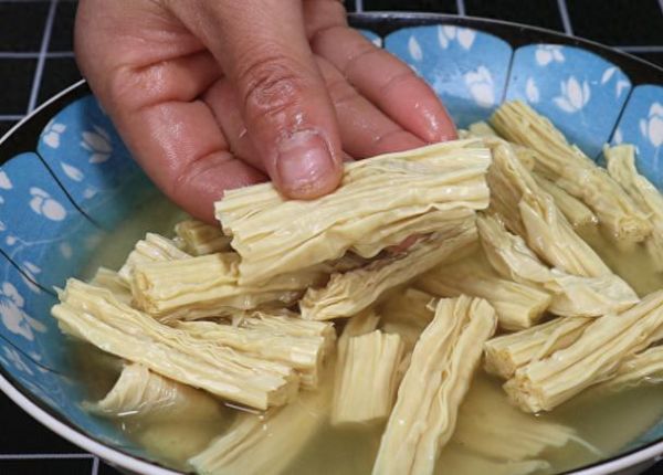 腐竹怎么泡不烂又快_腐竹快速泡发技巧-第3张图片-山城妙识 腐竹怎么泡不烂又快_腐竹快速泡发技巧-第3张图片-山城妙识