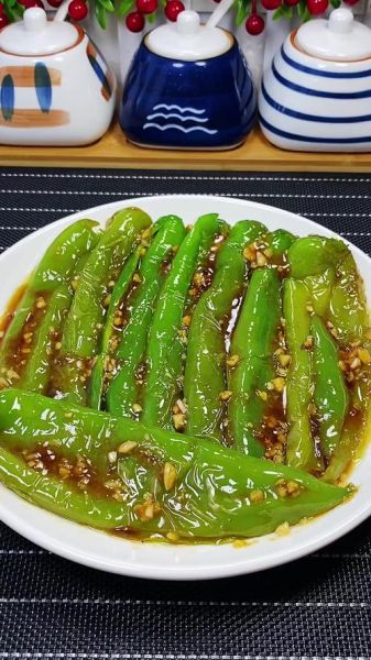 虎皮尖椒怎么做才好吃_虎皮尖椒最简单的家常做法-第1张图片-山城妙识