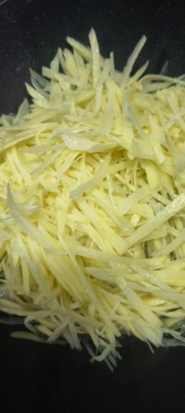 土豆丝怎么切_土豆丝切完怎么不黑-第3张图片-山城妙识 土豆丝怎么切_土豆丝切完怎么不黑-第3张图片-山城妙识