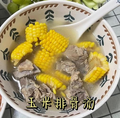 玉米炖排骨汤的家常做法_怎样炖出奶白汤-第1张图片-山城妙识