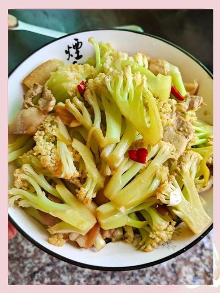 家常花菜怎么做好吃_花菜炒肉先焯水还是先下锅-第1张图片-山城妙识 家常花菜怎么做好吃_花菜炒肉先焯水还是先下锅-第1张图片-山城妙识