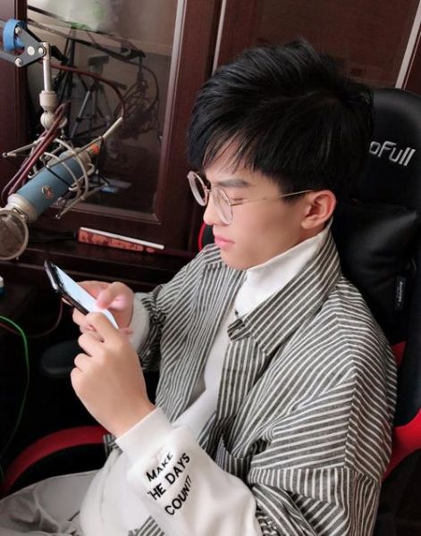 虎牙烤羊腿是谁_虎牙烤羊腿真名-第1张图片-山城妙识