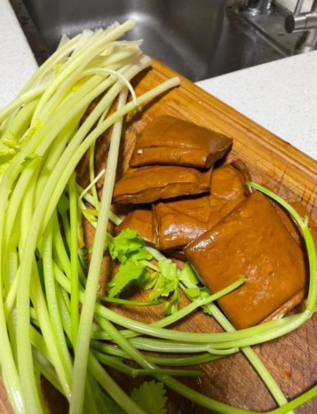 香干和豆腐干有什么区别_哪个更适合凉拌-第1张图片-山城妙识