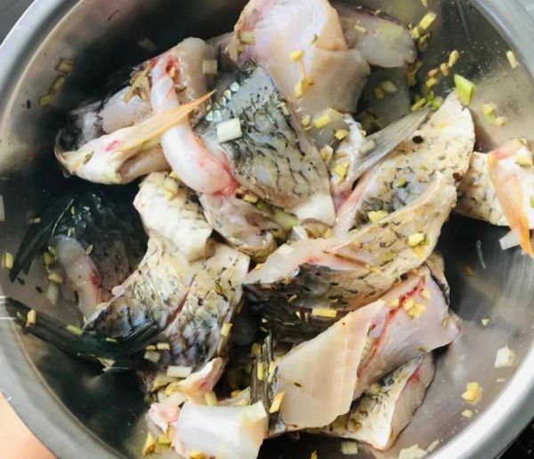 鱼怎么腌制去腥味_用什么调料最有效-第1张图片-山城妙识 鱼怎么腌制去腥味_用什么调料最有效-第1张图片-山城妙识