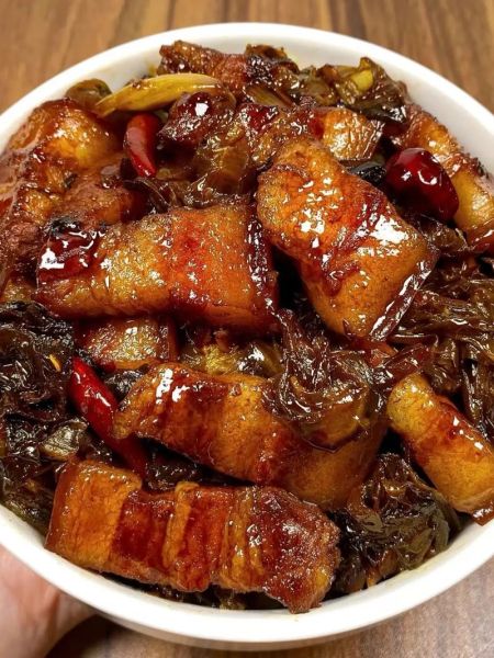 酸菜炖五花肉正宗做法_酸菜炖五花肉怎么做好吃-第1张图片-山城妙识 酸菜炖五花肉正宗做法_酸菜炖五花肉怎么做好吃-第1张图片-山城妙识