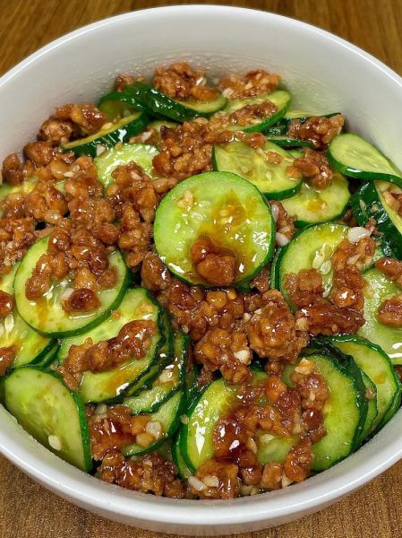 黄瓜炒肉怎么炒好吃又简单_黄瓜炒肉先炒肉还是先炒黄瓜-第1张图片-山城妙识