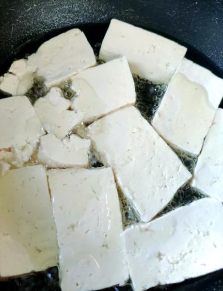 煎豆腐怎么不粘锅_煎豆腐用中火还是小火-第1张图片-山城妙识 煎豆腐怎么不粘锅_煎豆腐用中火还是小火-第1张图片-山城妙识