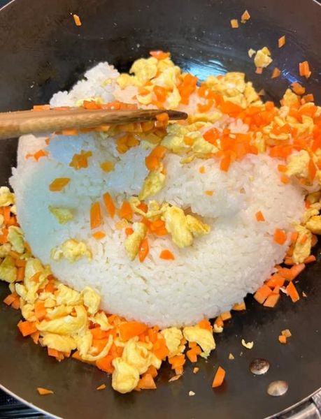 蛋炒饭怎么做不干_为什么蛋炒饭总是干巴巴的-第3张图片-山城妙识 蛋炒饭怎么做不干_为什么蛋炒饭总是干巴巴的-第3张图片-山城妙识