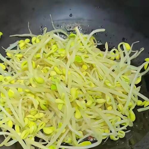 黄豆芽炒前焯水吗_焯水时间多久-第2张图片-山城妙识
