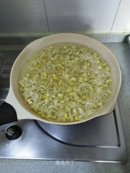 黄豆芽炒前焯水吗_焯水时间多久-第3张图片-山城妙识