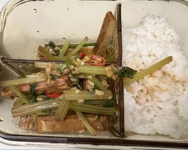 香干炒芹菜还用焯水吗_芹菜焯水技巧-第3张图片-山城妙识 香干炒芹菜还用焯水吗_芹菜焯水技巧-第3张图片-山城妙识