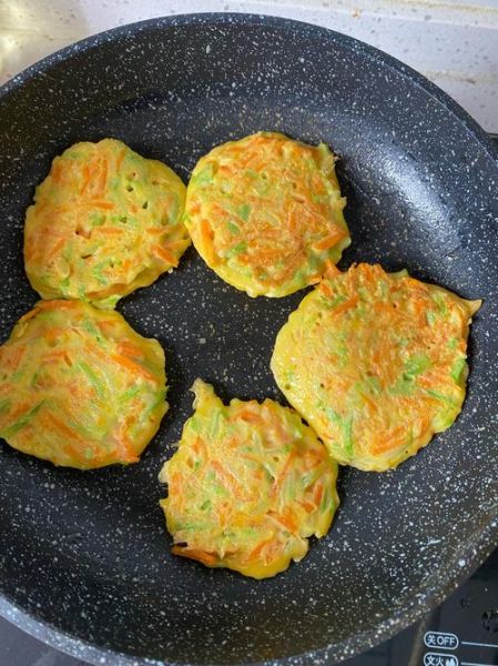 西葫芦胡萝卜鸡蛋饼怎么做_宝宝辅食可以吃吗-第3张图片-山城妙识 西葫芦胡萝卜鸡蛋饼怎么做_宝宝辅食可以吃吗-第3张图片-山城妙识