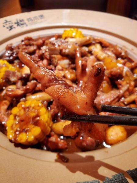鸡爪煲怎么做才软糯入味_鸡爪煲需要焯水吗-第1张图片-山城妙识 鸡爪煲怎么做才软糯入味_鸡爪煲需要焯水吗-第1张图片-山城妙识