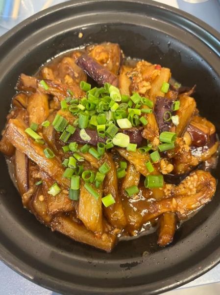 茄子咸鱼煲怎么做_茄子咸鱼煲用什么咸鱼-第2张图片-山城妙识
