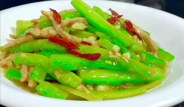 苦瓜炒肉丝怎么炒才不苦_苦瓜炒肉丝的窍门-第2张图片-山城妙识