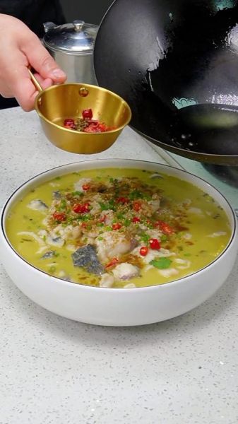 酸菜鱼正宗做法视频_酸菜鱼鱼片怎么切不碎-第1张图片-山城妙识
