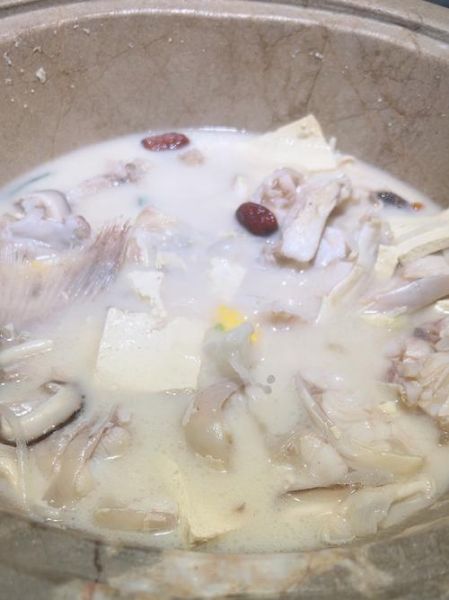 鲫鱼汤怎么炖不腥_鲫鱼汤去腥技巧-第3张图片-山城妙识