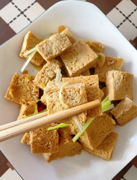 冻豆腐怎么炒好吃又简单_冻豆腐炒什么配菜最香-第1张图片-山城妙识 冻豆腐怎么炒好吃又简单_冻豆腐炒什么配菜最香-第1张图片-山城妙识