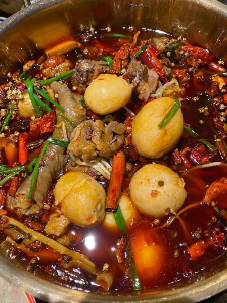 芋儿烧鸡怎么做好吃_芋儿烧鸡的家常做法-第1张图片-山城妙识