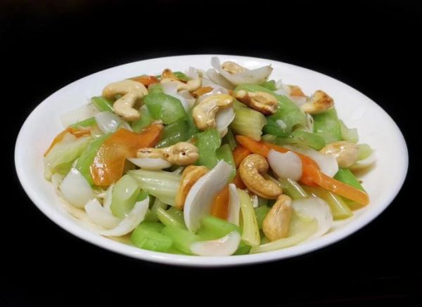 芹菜炒胡萝卜怎么做_芹菜炒胡萝卜需要焯水吗-第2张图片-山城妙识 芹菜炒胡萝卜怎么做_芹菜炒胡萝卜需要焯水吗-第2张图片-山城妙识