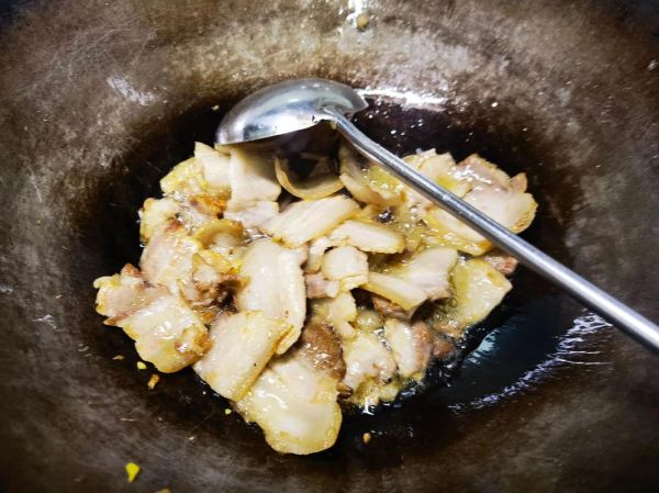 蒜苗回锅肉怎么做_回锅肉视频教程-第2张图片-山城妙识