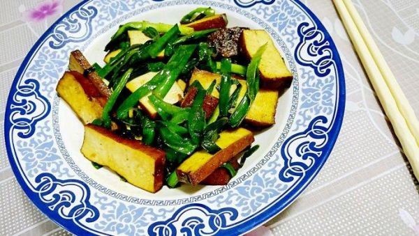 韭菜香干炒鸡蛋怎么做_韭菜香干炒鸡蛋热量高吗-第2张图片-山城妙识